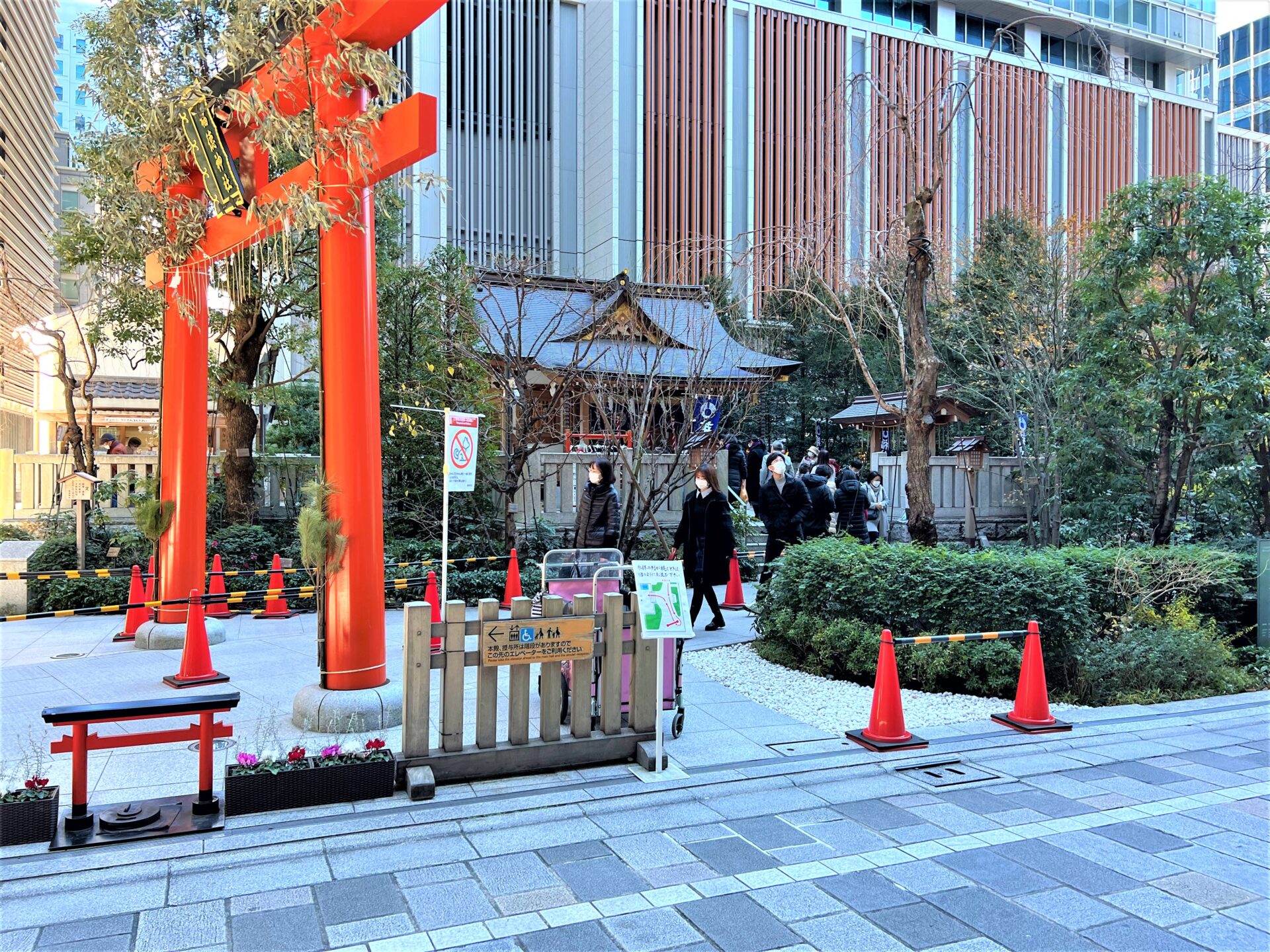 当社は1月4日に中央区の福徳神社に全スタッフで参拝 | 株式会社SOLPIR – 東京都心の総合不動産